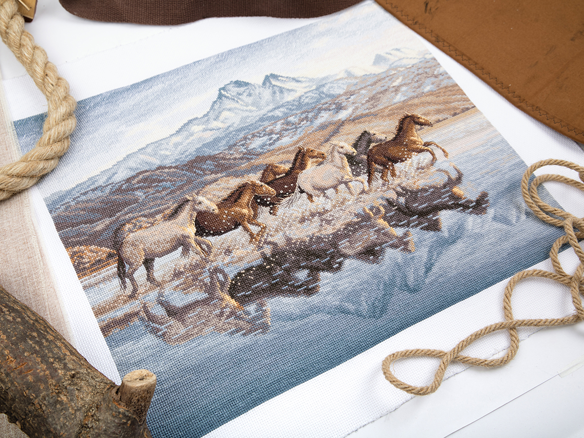 Please note that the actual colours of the embroidery may vary from the ...