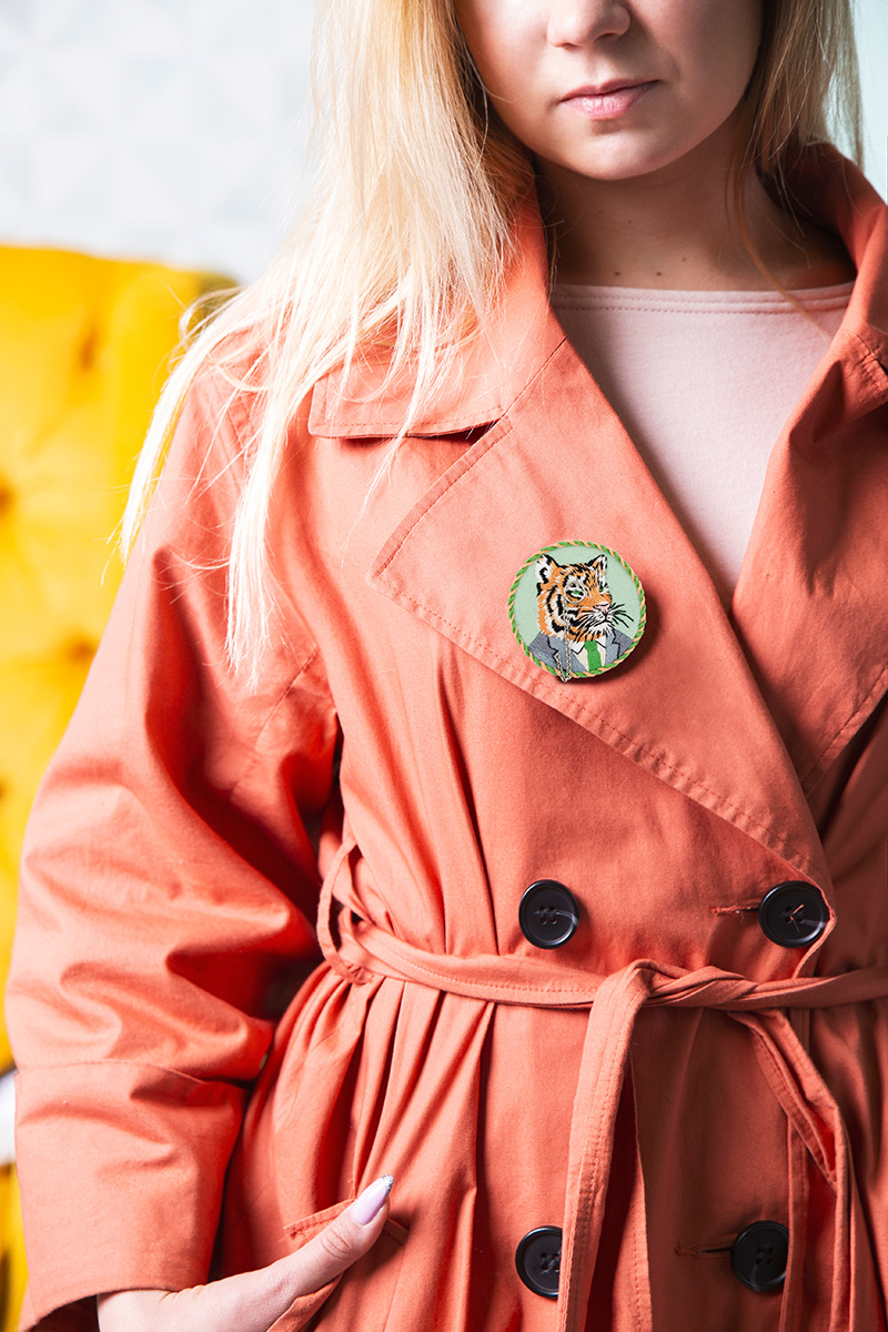 Please note that the actual colours of the embroidery may vary from the ...