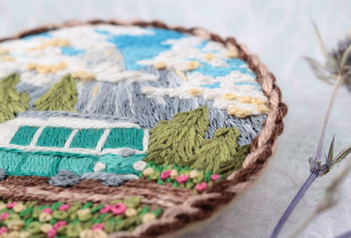 Please note that the actual colours of the embroidery may vary from the ...