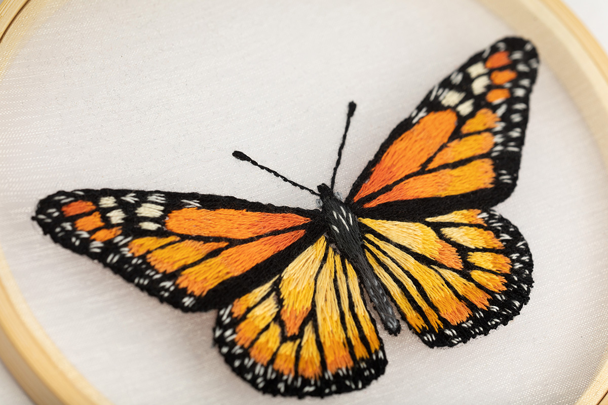 Please note that the actual colours of the embroidery may vary from the ...